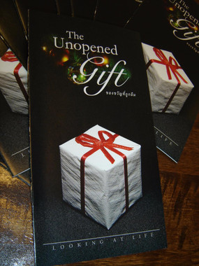 The Unopened Gift: Thai Evangelism Booklet by Bible Society