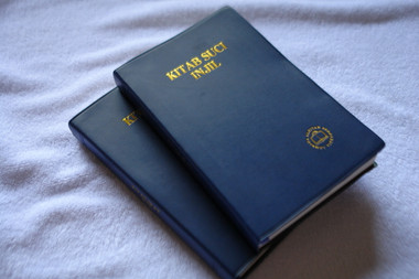 Batak Toba Language Bible with Hymnal 556 Hymns
