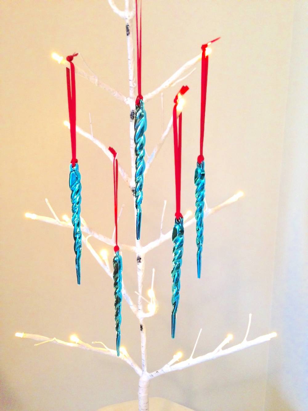 Knotted Ribbon & Cord Loops Add Festive Color to Your Ornaments ...