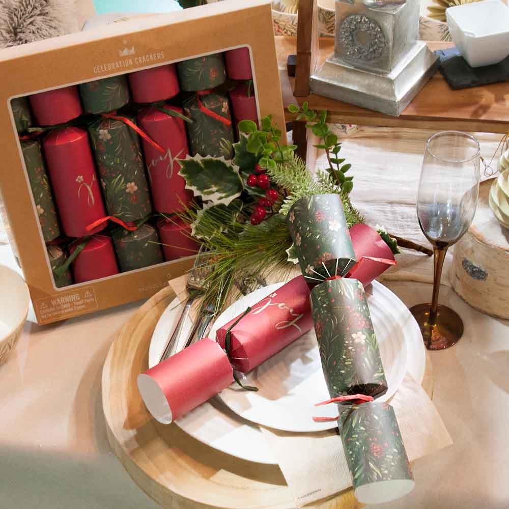 Red Green Winter Foliage Christmas Crackers (Pack of 6) - 30cm ...