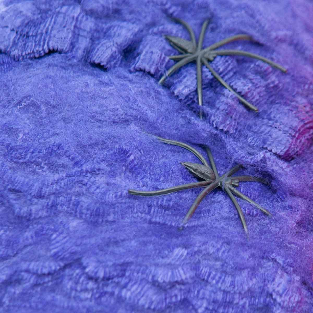Spider Web Coloured with 4 Spiders (4 Colours) - 56g - Christmas Elves