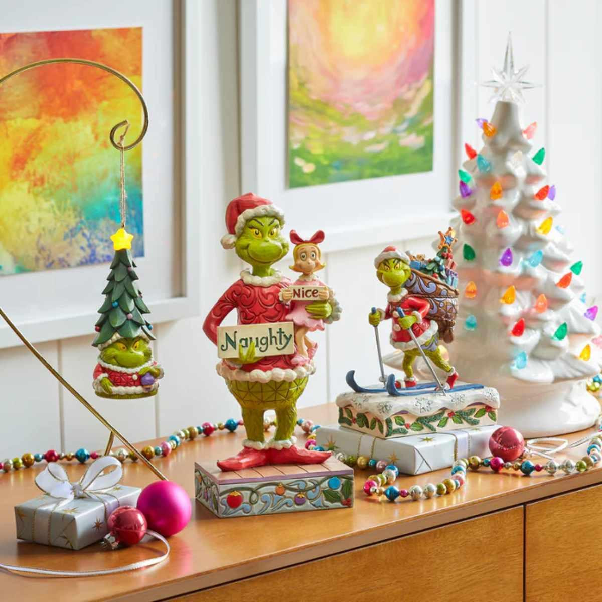 Dr Seuss The Grinch with Present Figurine - 20cm - Christmas Elves