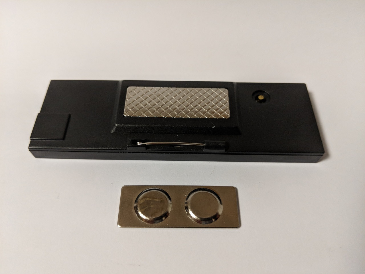 LED Badge (rechargeable and programmable) - CRCibernética