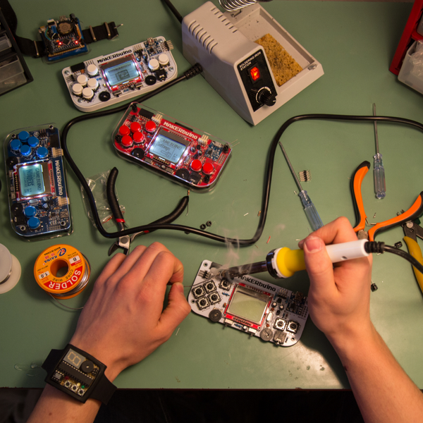 MAKERbuino Standard Kit (arduino compatible video game) - CRCibernética