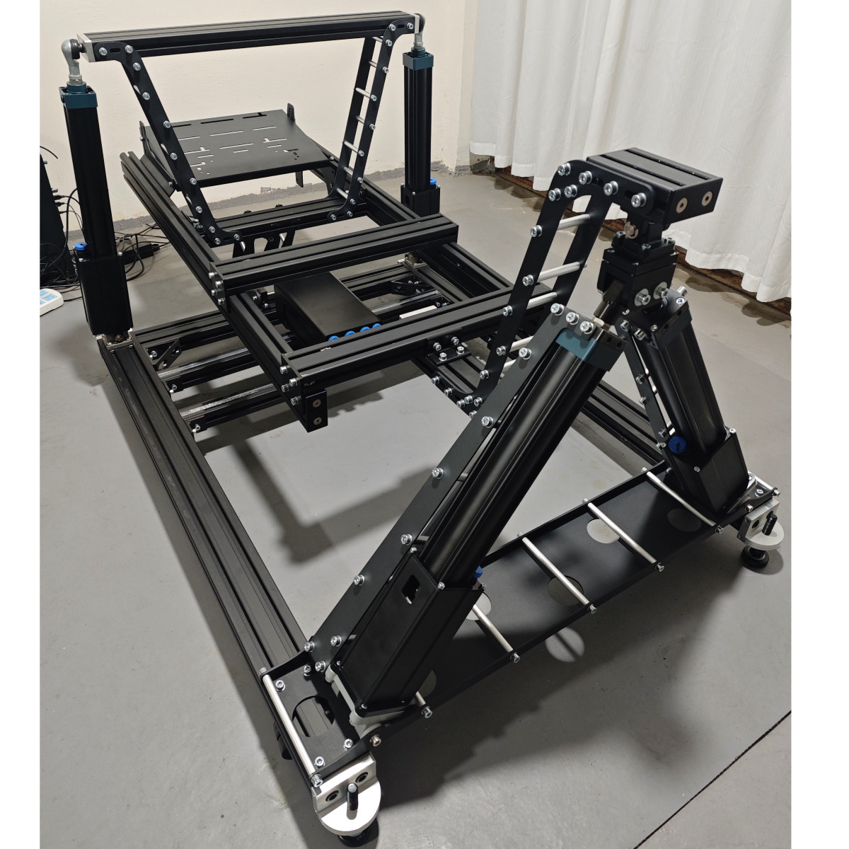 Compact Motion Racing Simulator, 4DOF with Traction Loss, long stroke ...