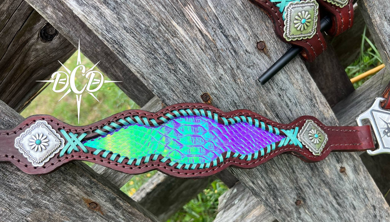 Color shifting Snake Print Breastcollar