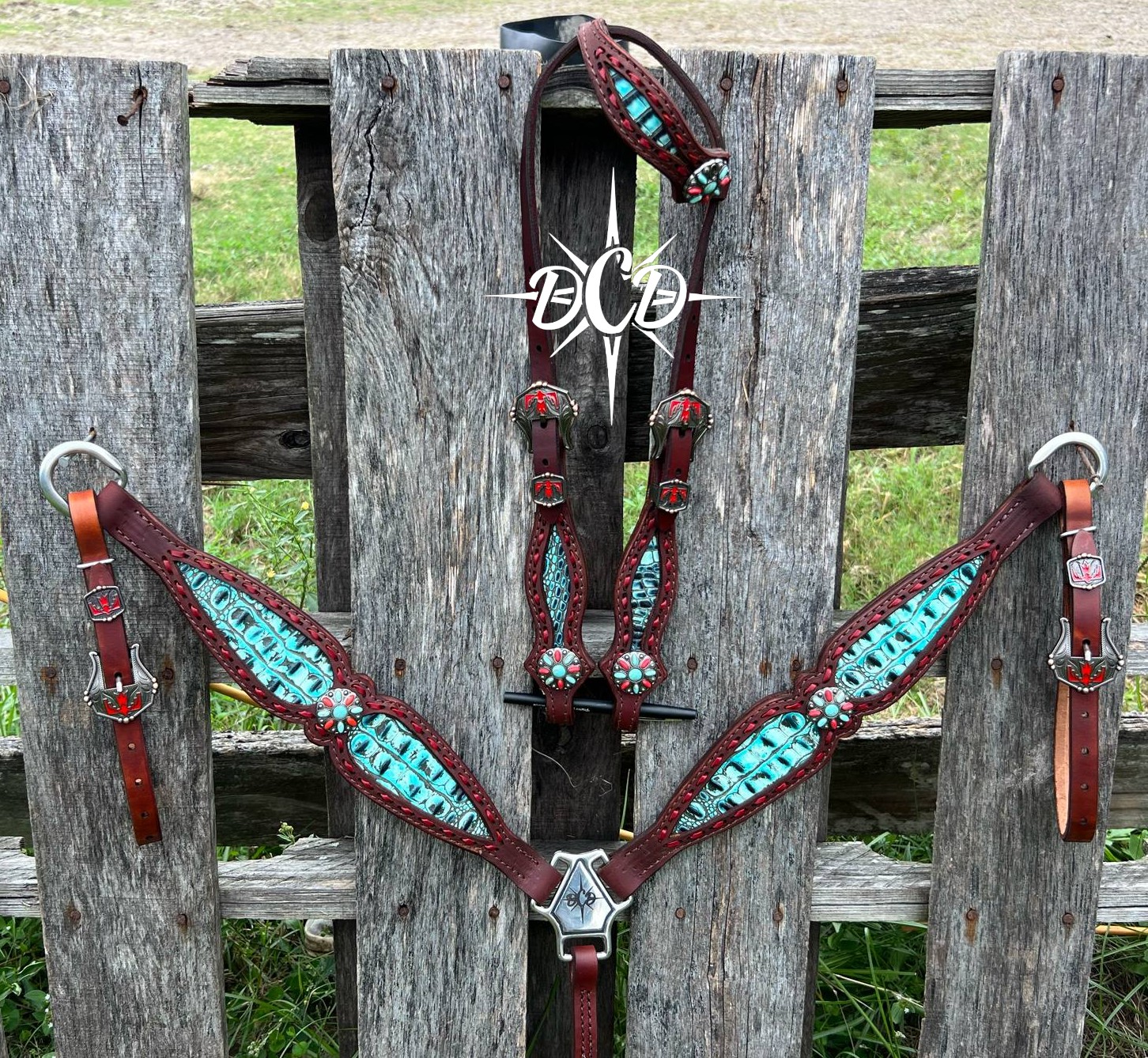 Turquoise and red Tack Set