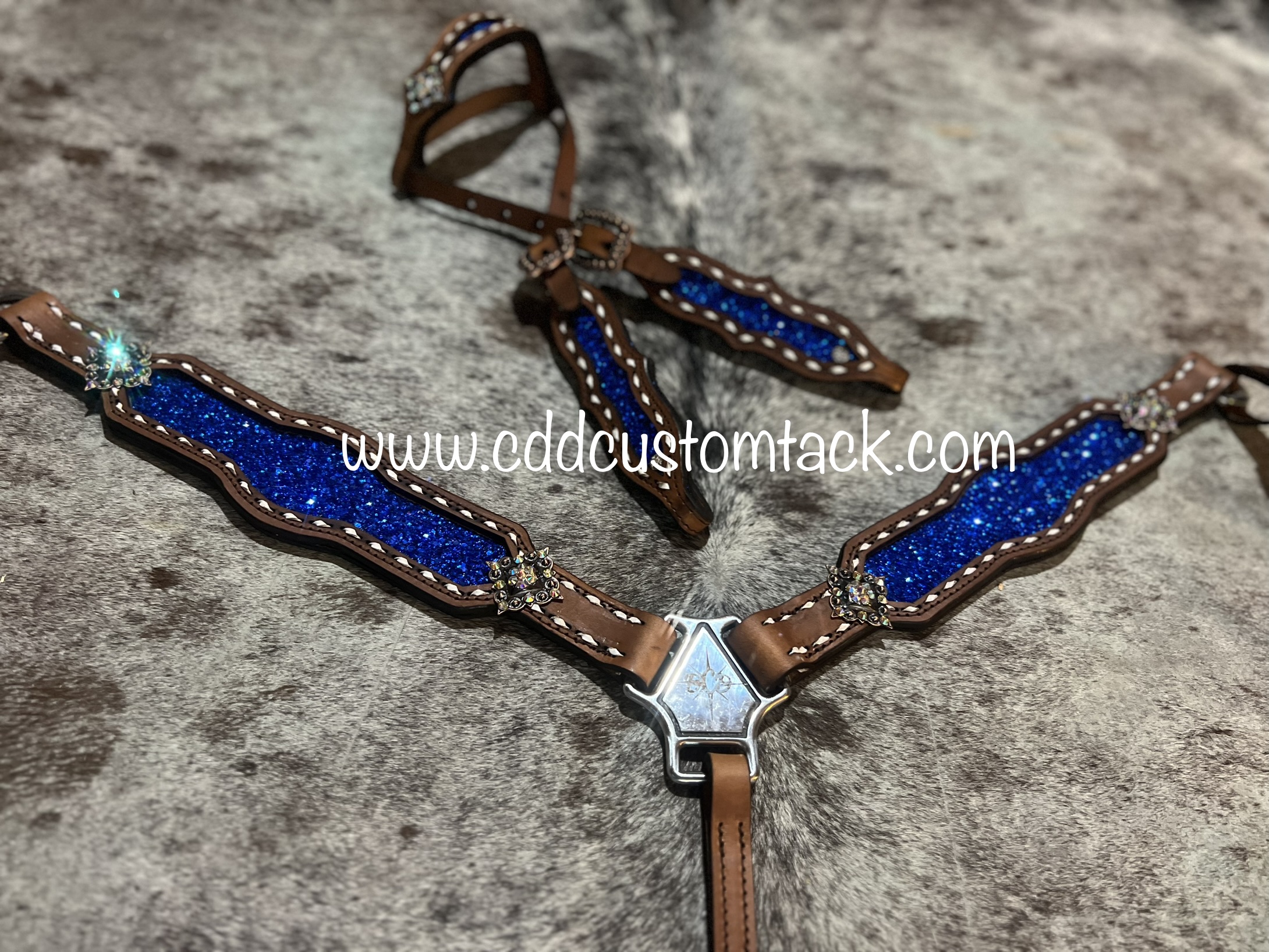 Metallic white gator whip stitch tack set