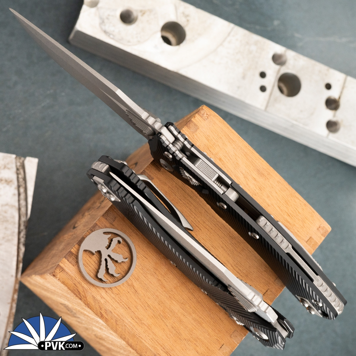 Microtech Amphibian 137RL-10APFL Ram-Lok Aluminum Black Fluted ...