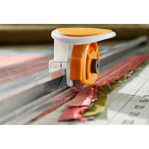 Fiskars Rotary Cutter and Ruler Combo (6" x 24") - Old Mill Quilting