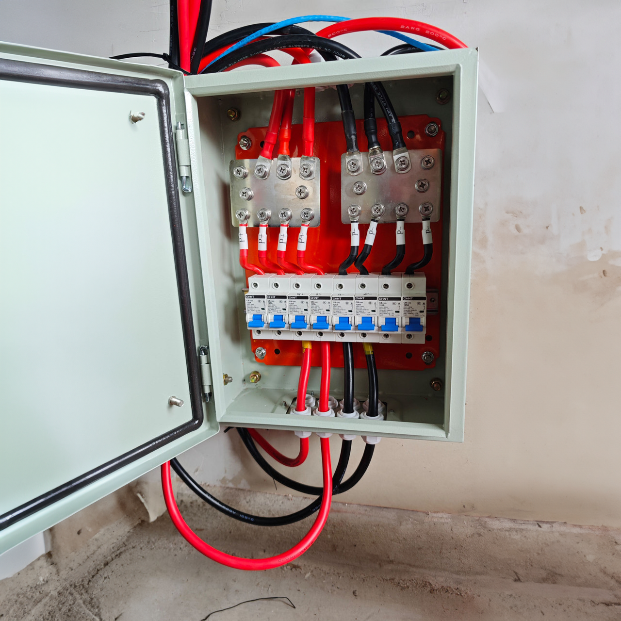 DC Combiner Box 4-in-2-out 400A Solar Battery Parallel