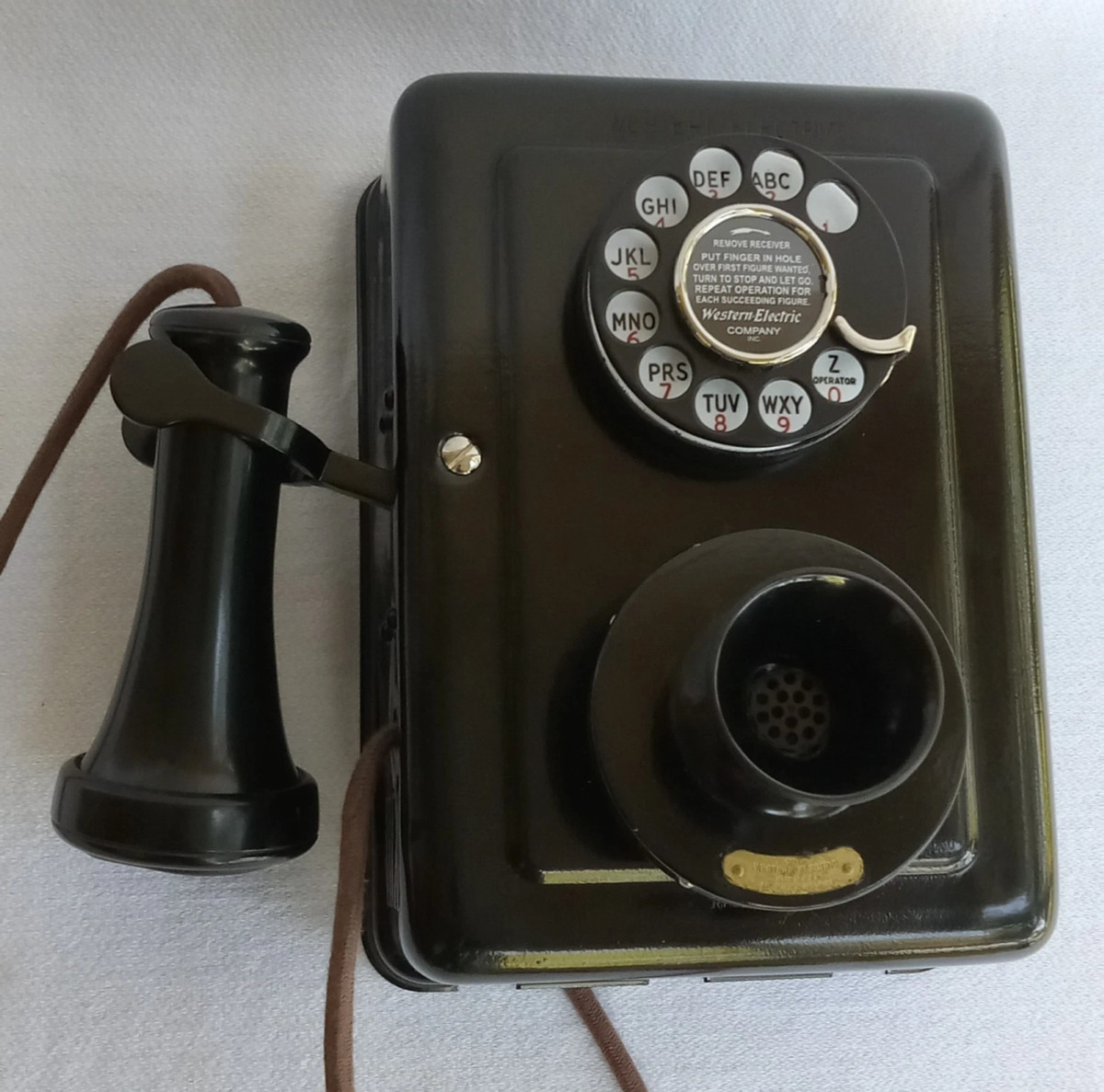 553A wall telephone made by Western Electric with a #2HB dial | Old ...