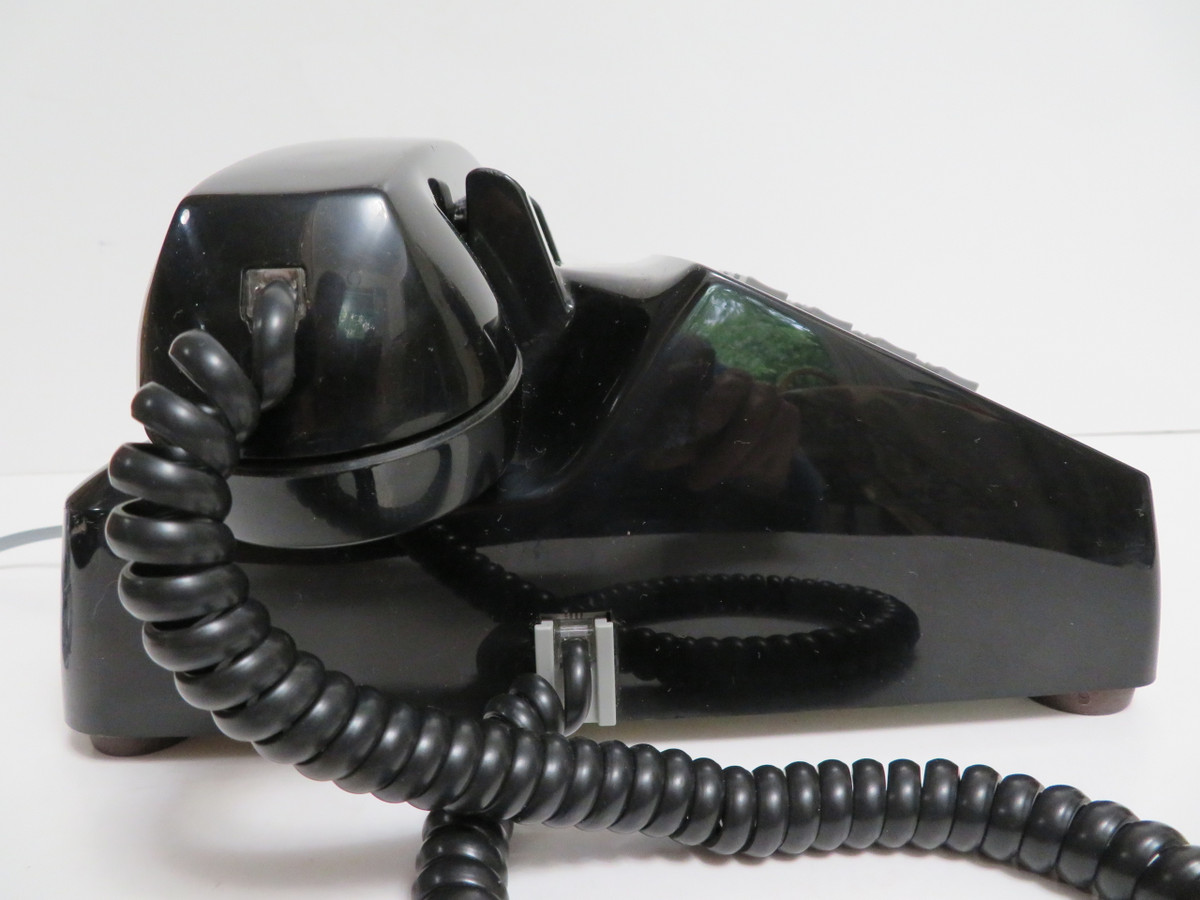 Black 2500 telephone made by Western Electric | Old Phone Shop