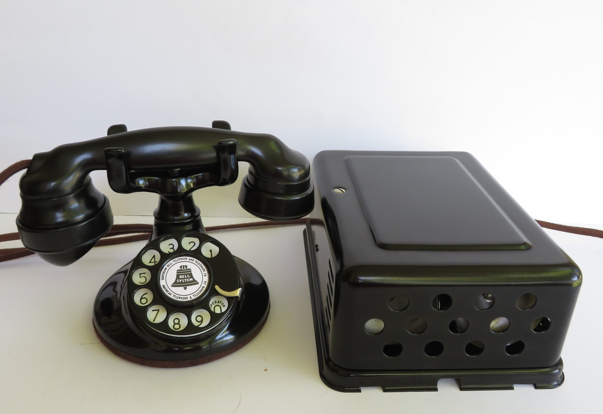 Western Electric 102 B1 telephone subscriber set with 634 Subset ringer ...