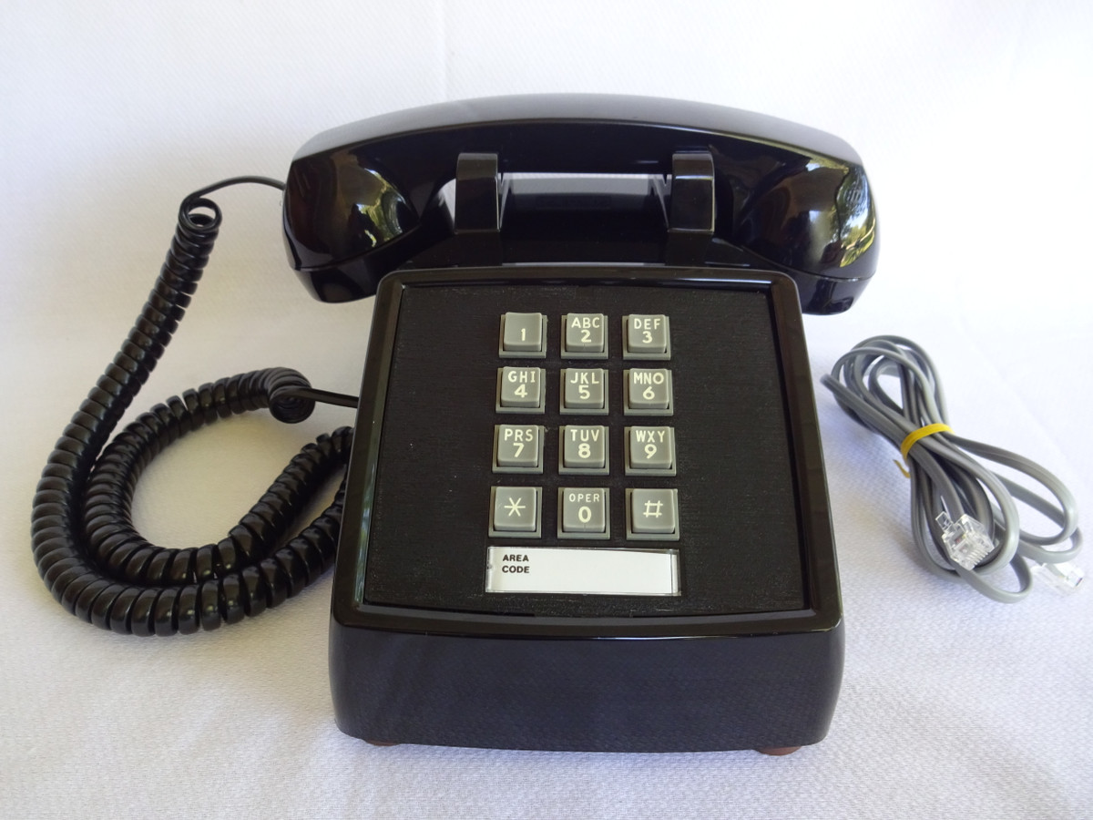 Black 2500 telephone made by Western Electric | Old Phone Shop