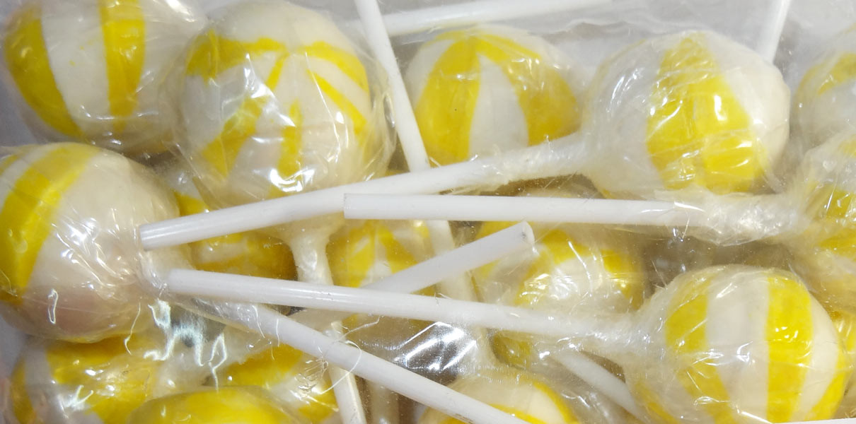 Ball Pops Yellow and White Lemon Lollipops 1kg bag