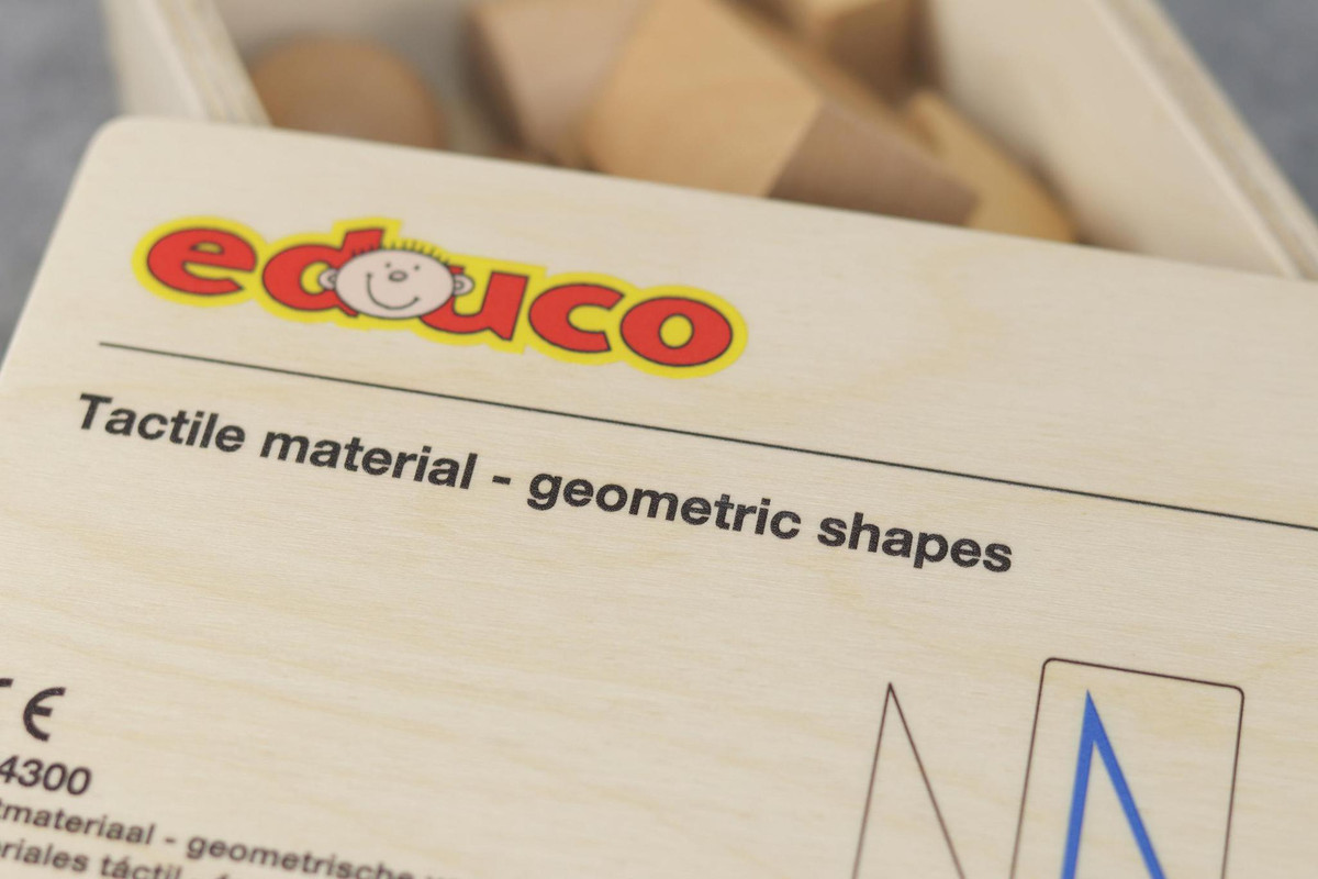Tactile material - geometric shapes - ETC Montessori Online