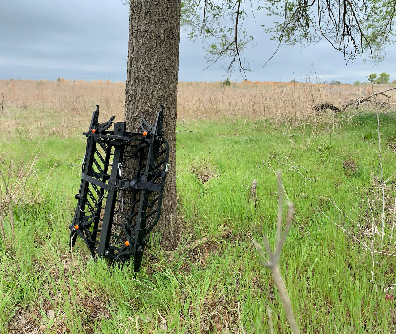 HUSH Lock On Tree, Lightweight, Packable + Comfort