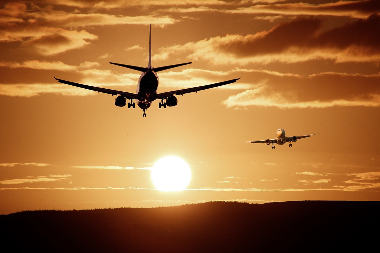 How Far Does Cell Signal Travel? How Cell Signals Work on a Plane ...