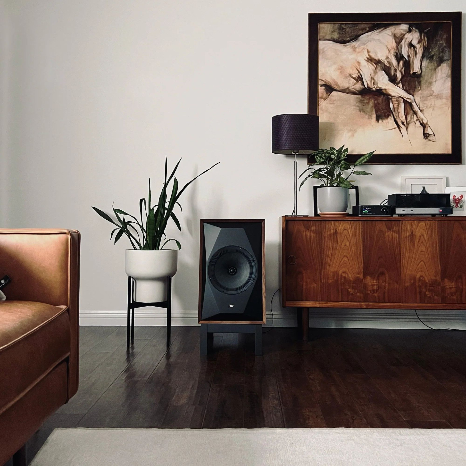 MoFi SourcePoint 10 Master Edition Bookshelf Speakers - The Music Room