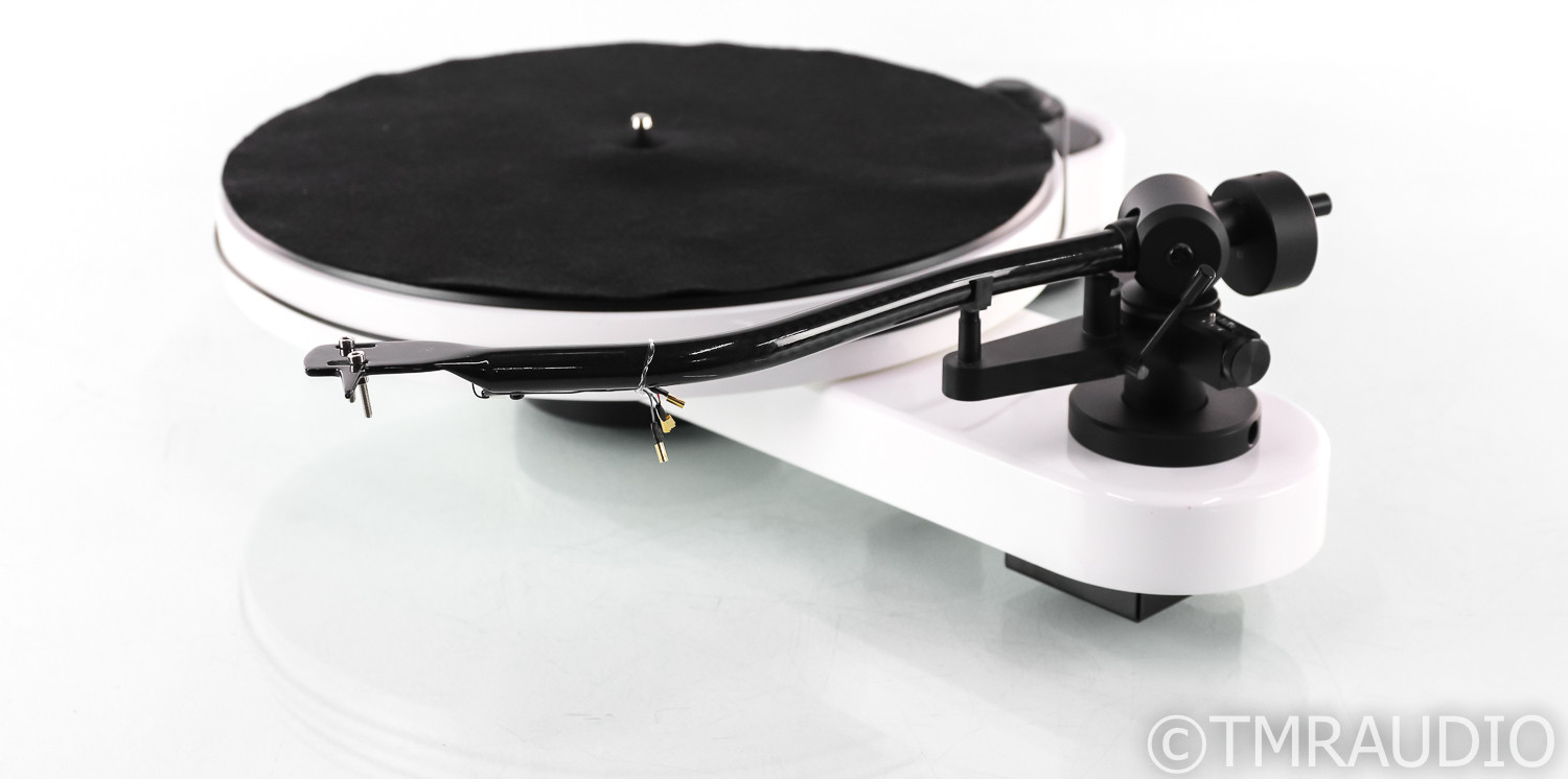Pro-ject RPM 3 Carbon Turntable; RM3; White (No Cartridge) - The Music Room