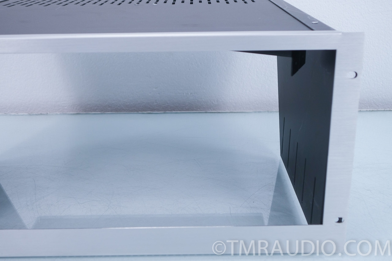 Middle Atlantic 5 Space Rack Shelf; Silver - The Music Room