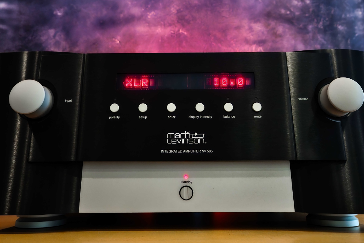 Mark Levinson No. 585 Review: A Reference-Grade Stereo Integrated Amplifier - The Music Room