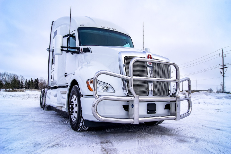 Kenworth T680 Deer Guard - Stainless Steel / Black Coat - Also Fits T660