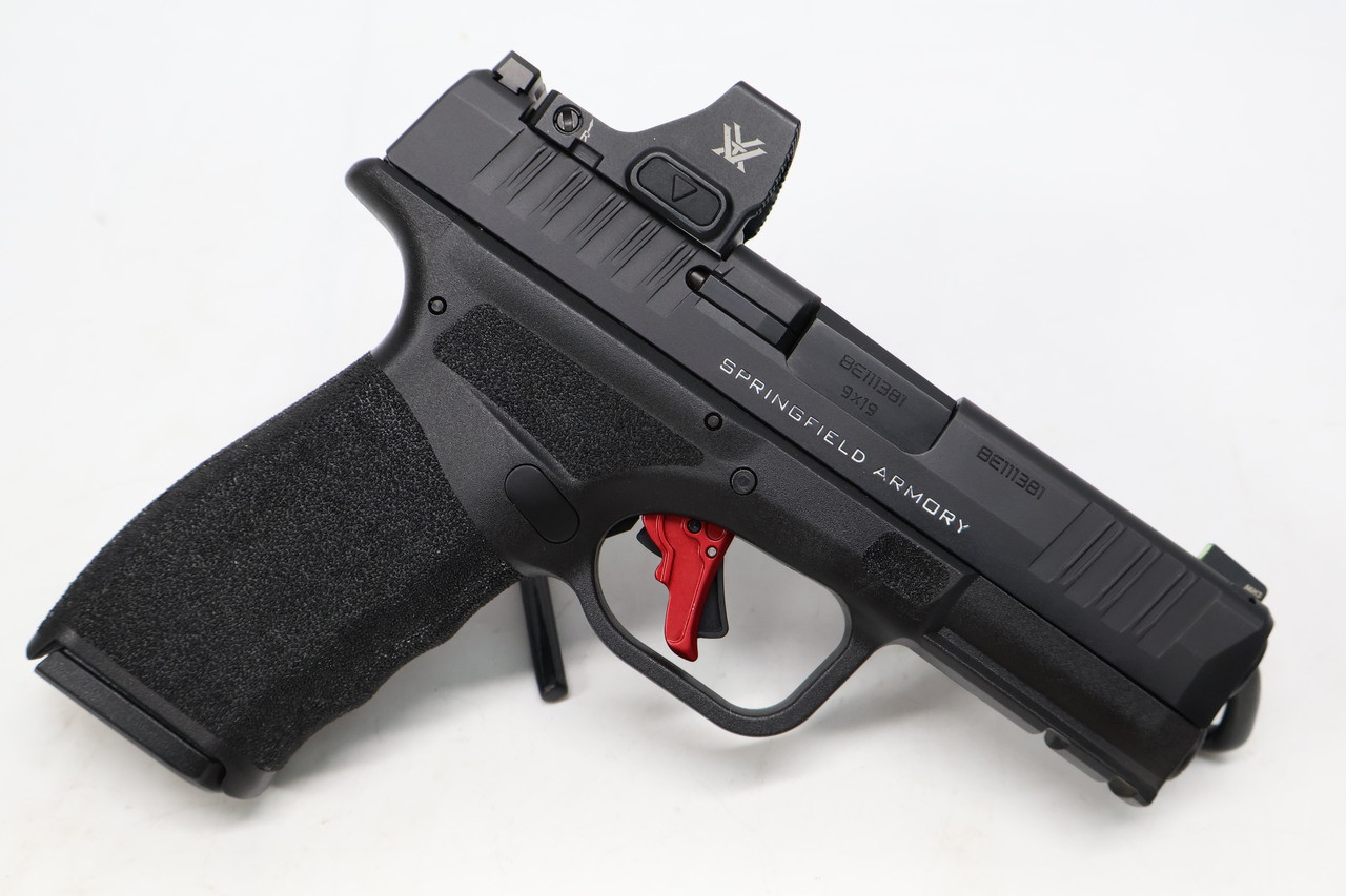 Springfield Hellcat Pro W/ Vortex Red Dot & 5 Magazines 9mm