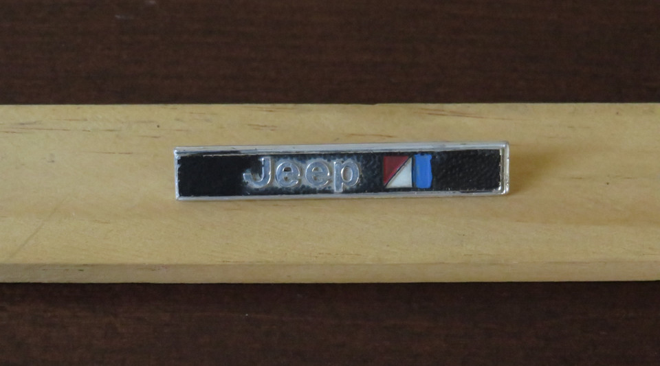 Original 1973-1974-1975-1976-1977-1978-1979 Jeep Wagoneer Dash Emblem-Badge
