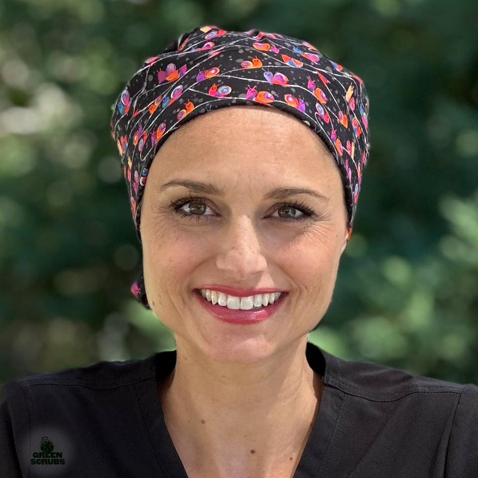 Green Scrubs - Modern Fit Super Tie Hat with Buttons - Snail Trail