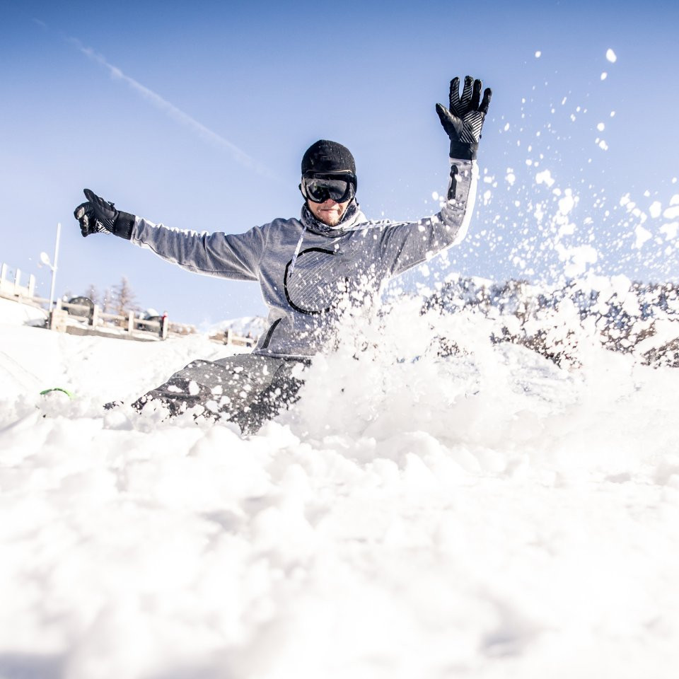 How should ski goggles fit? - GogglesNMore