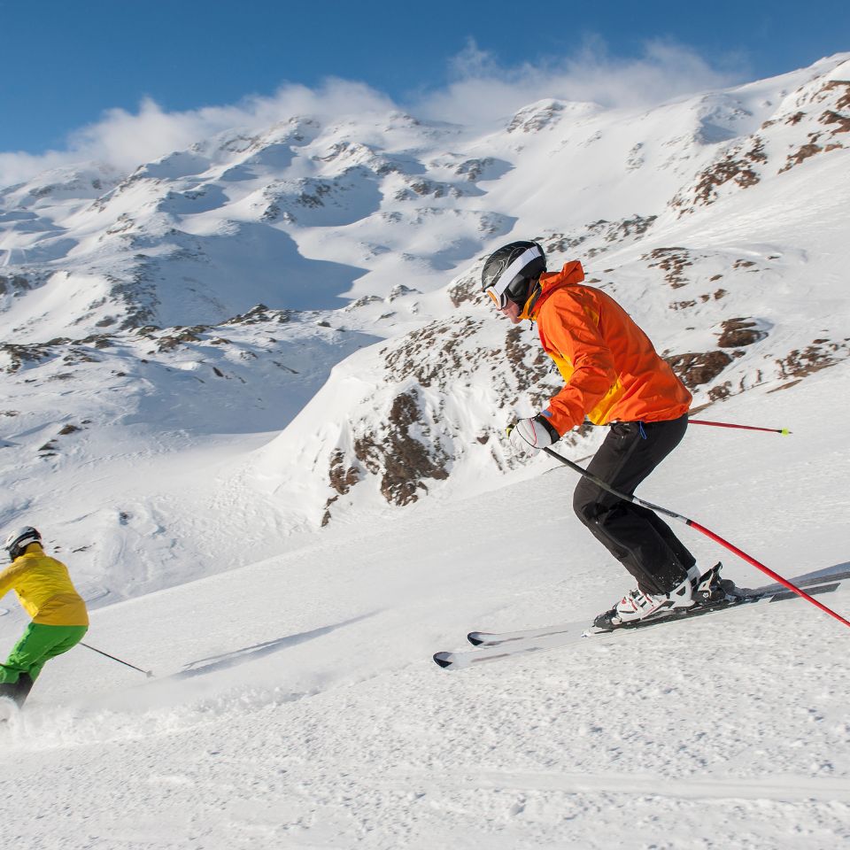 Hitting the Slopes: What is Alpine Skiing? - GogglesNMore