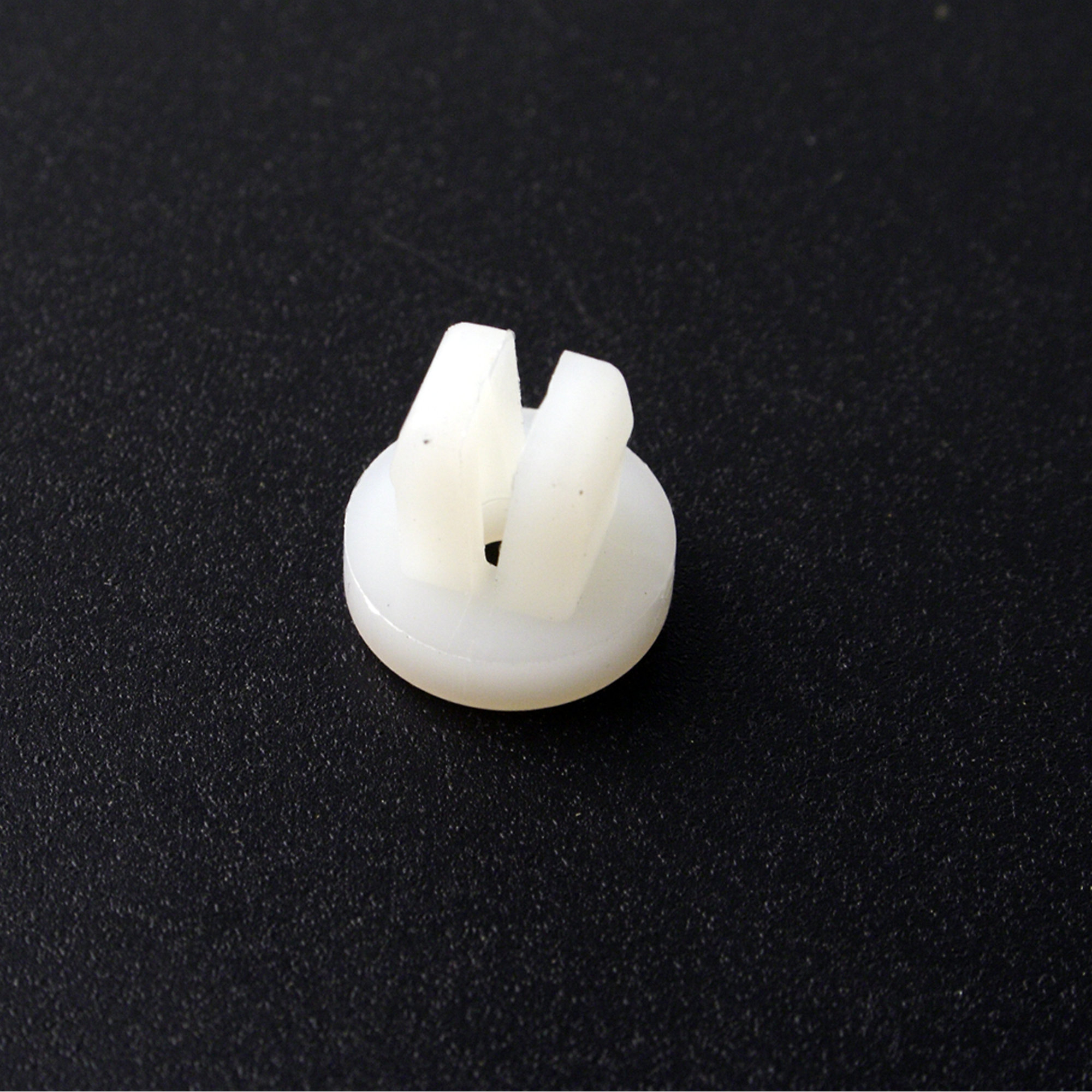 Round Plastic Grommet, LifeFitness, 0017-00042-0326 | 0017-00042-0326