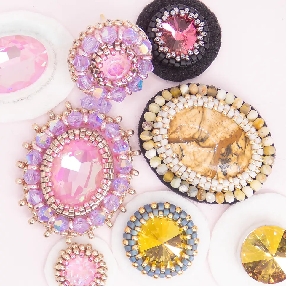 Bead Embroidery 101: Peyote Bezel | Eureka Crystal Beads