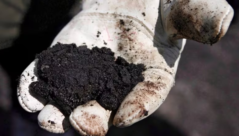 WHAT IS BITUMEN? - Red Stag Materials
