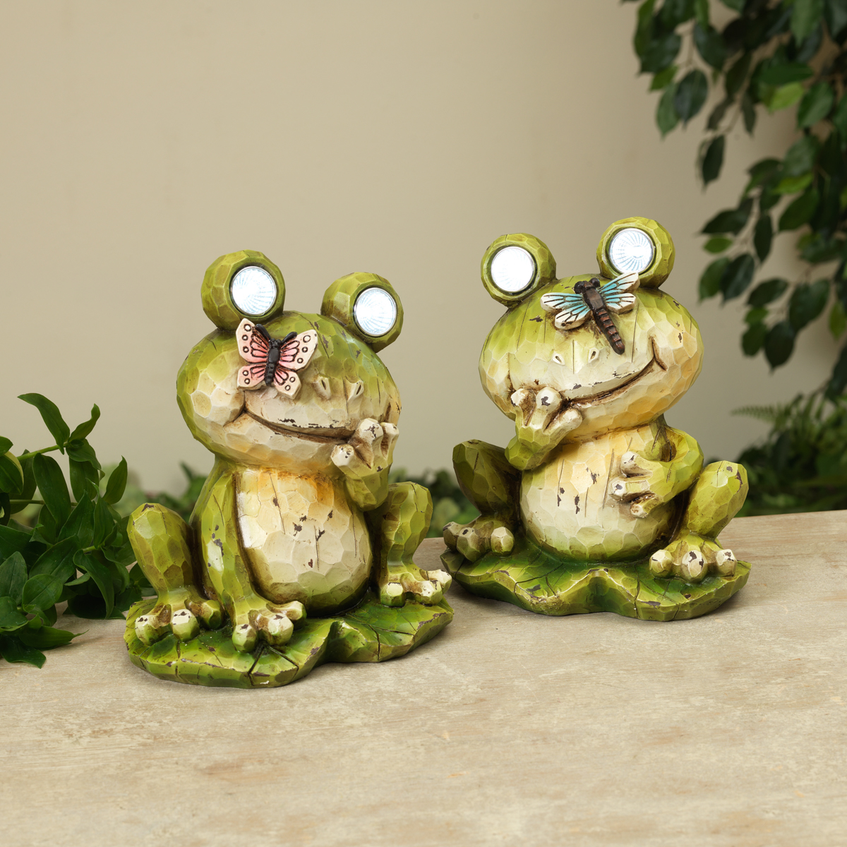 Gerson Company 8-Inch Solar Lighted Resin Frog with Dragonfly - Battery ...