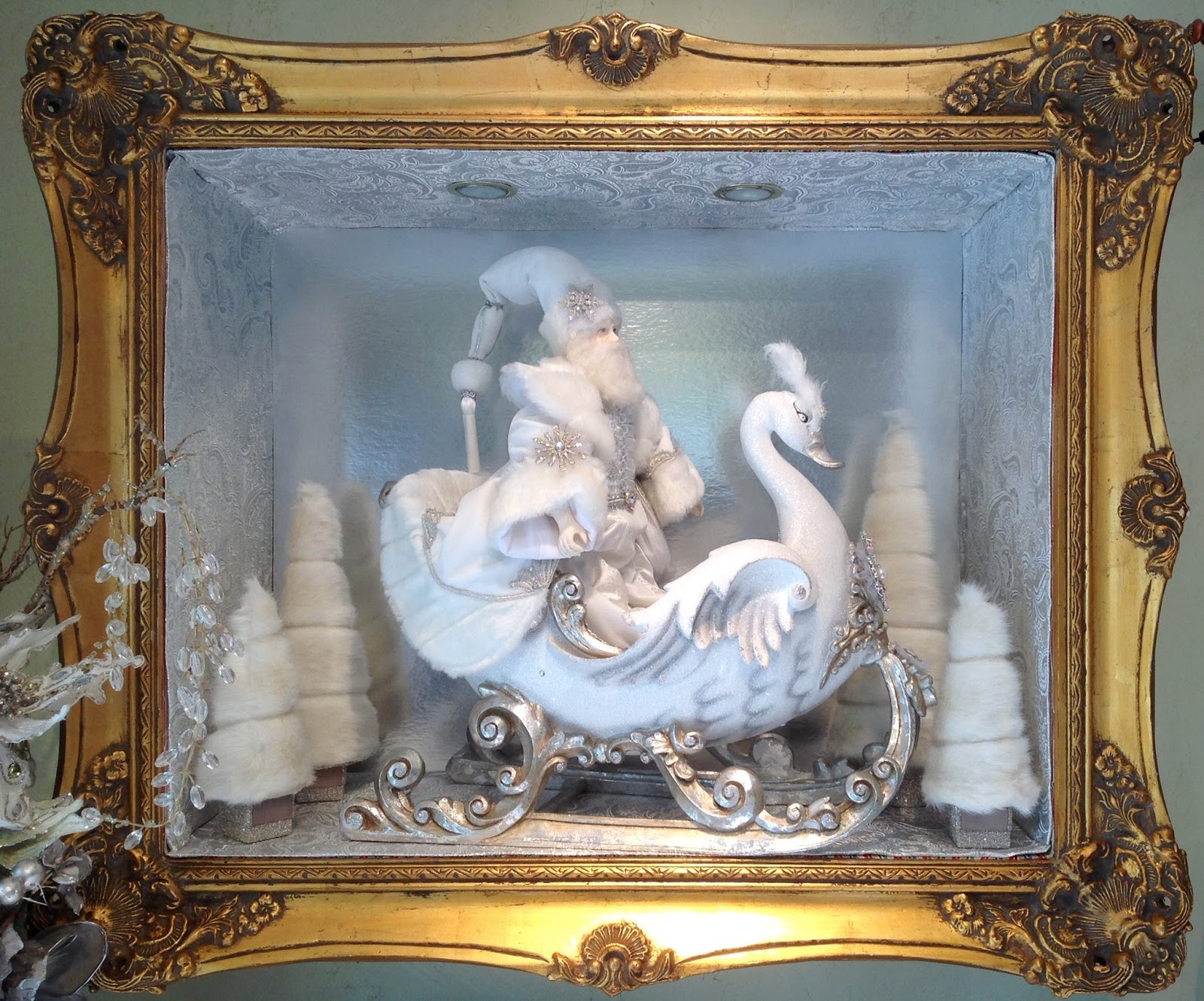 Katherine’s Collection: Christmas Art Figurines - The Lamp Stand