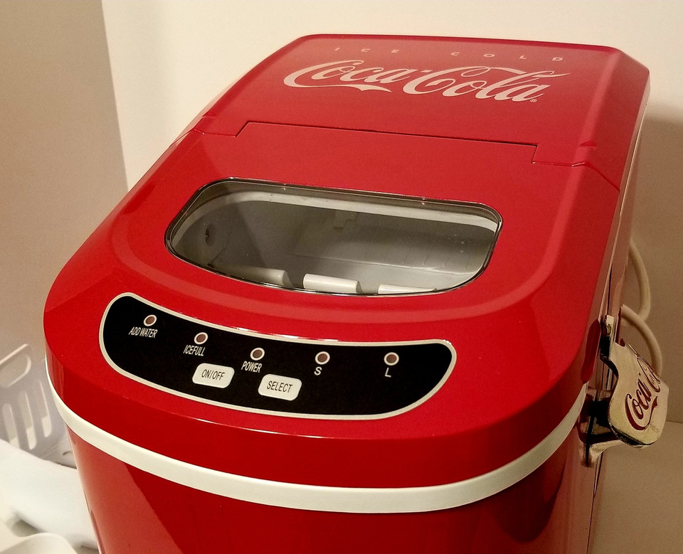 Nostalgia Coca Cola Series 10" 26-lb Freestanding Ice Maker - Annie ...