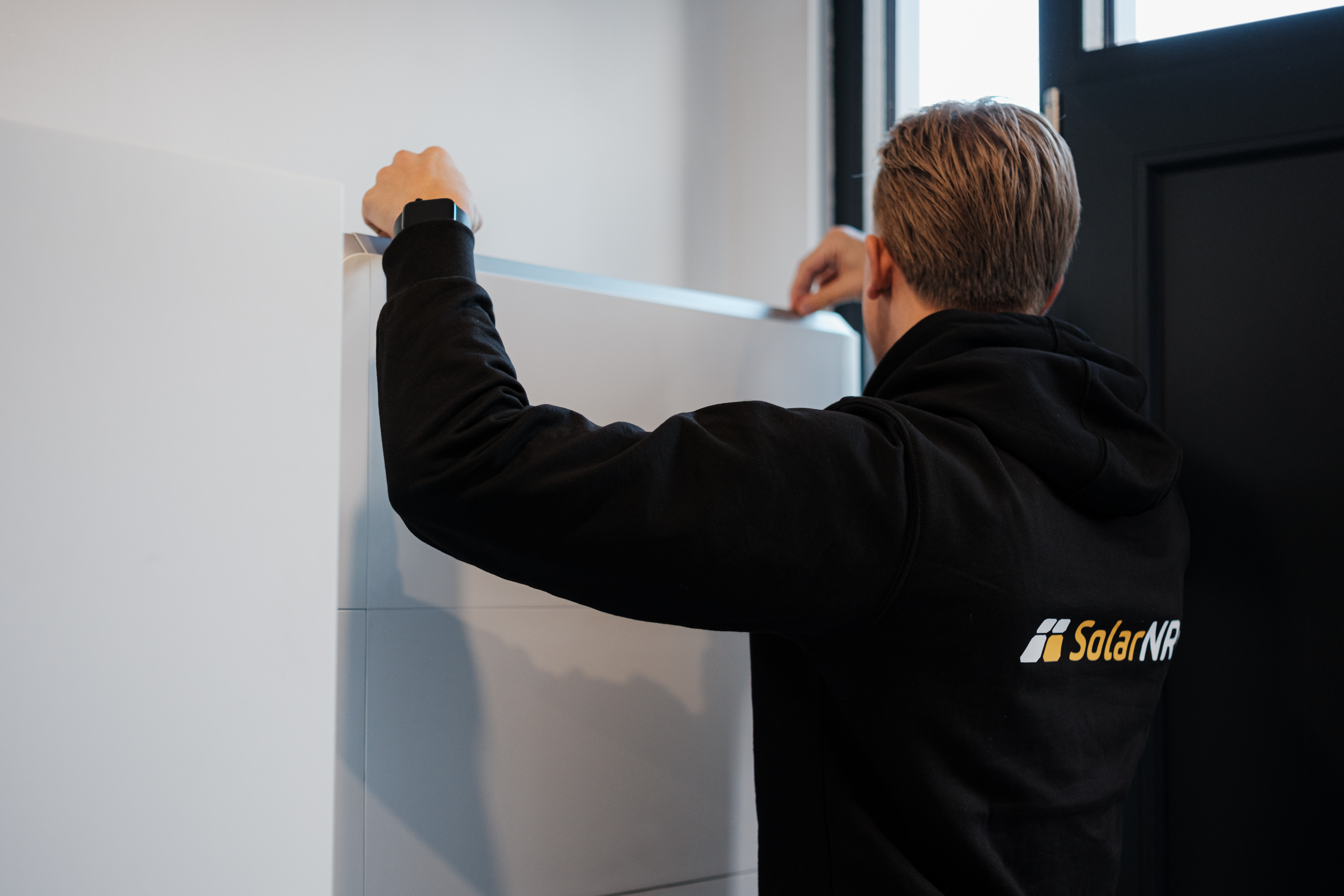 Zelf een thuisbatterij installeren: slim of beter overlaten aan een ...