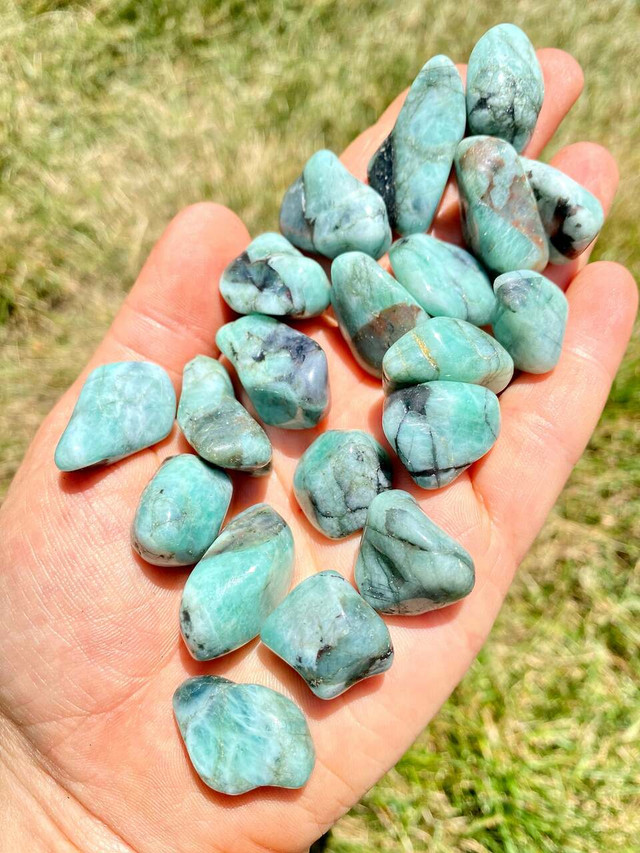Raw Emerald Stone | New Moon Beginnings