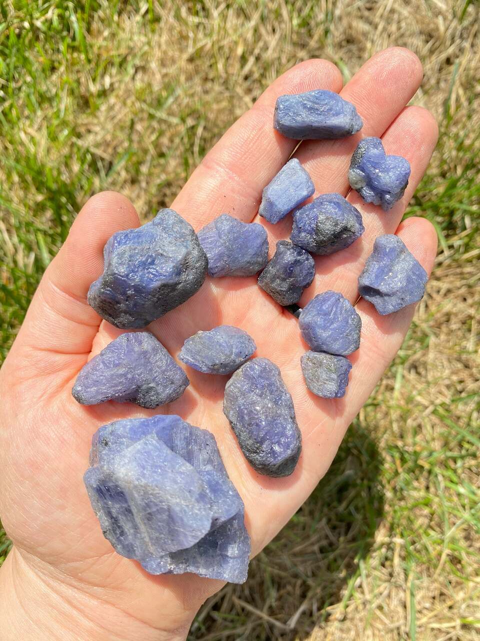 raw tanzanite
