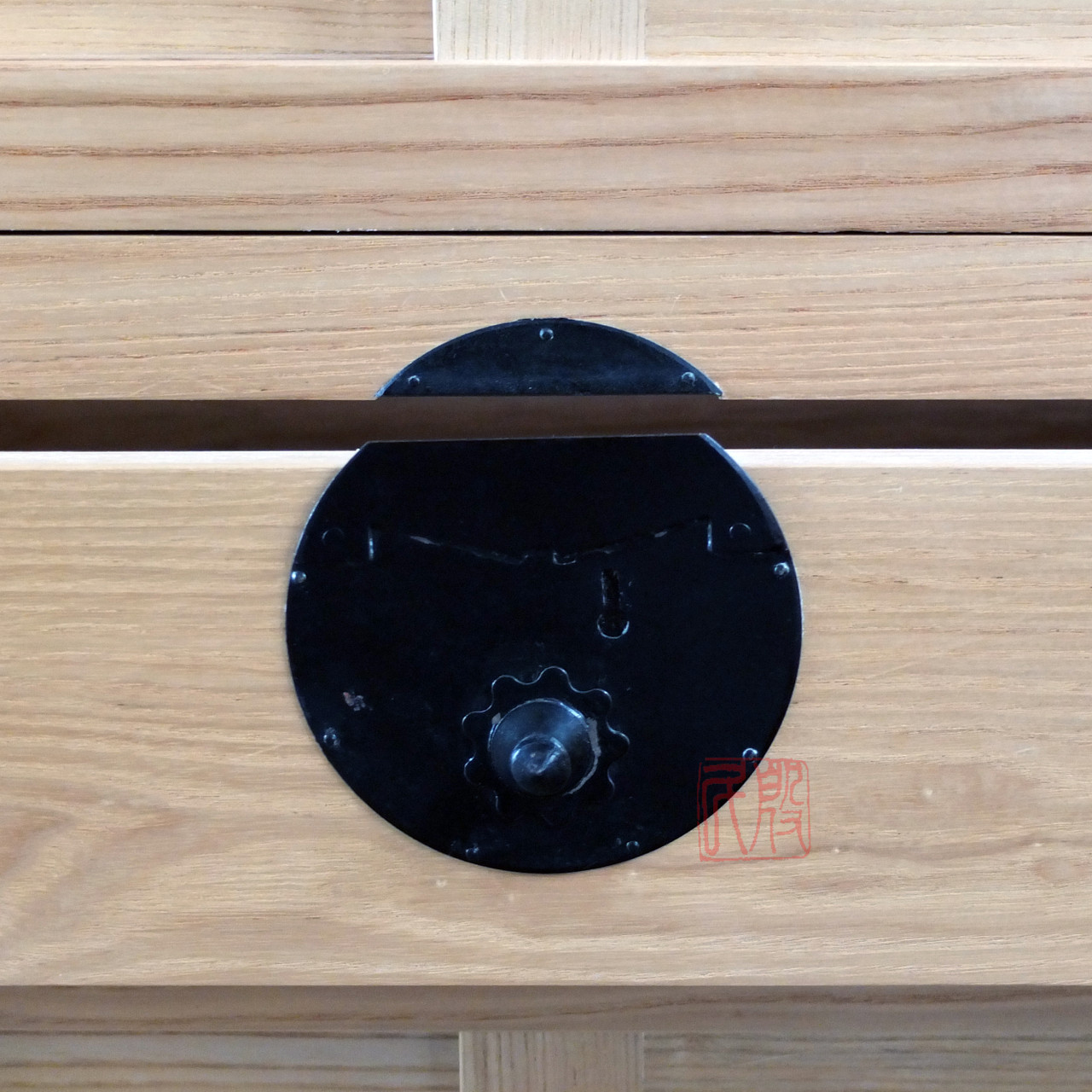 Round lock plate