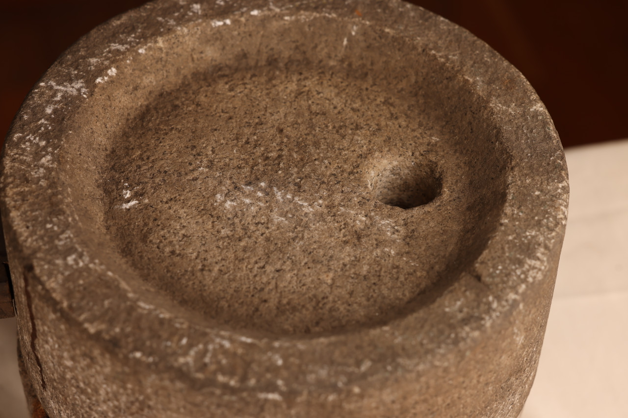 Vintage Japanese Stone Mill Grinder (22S-32)