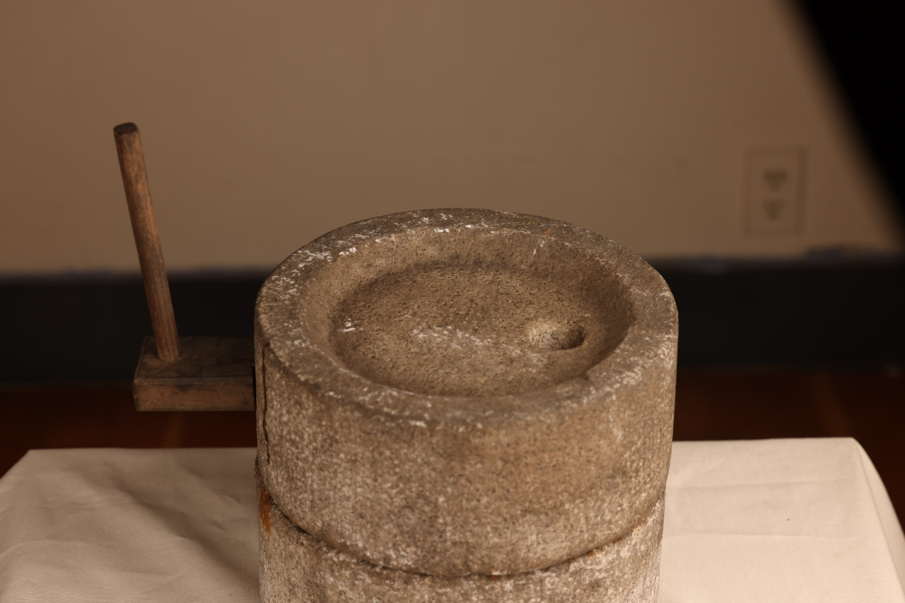 Vintage Japanese Stone Mill Grinder (22S-32)