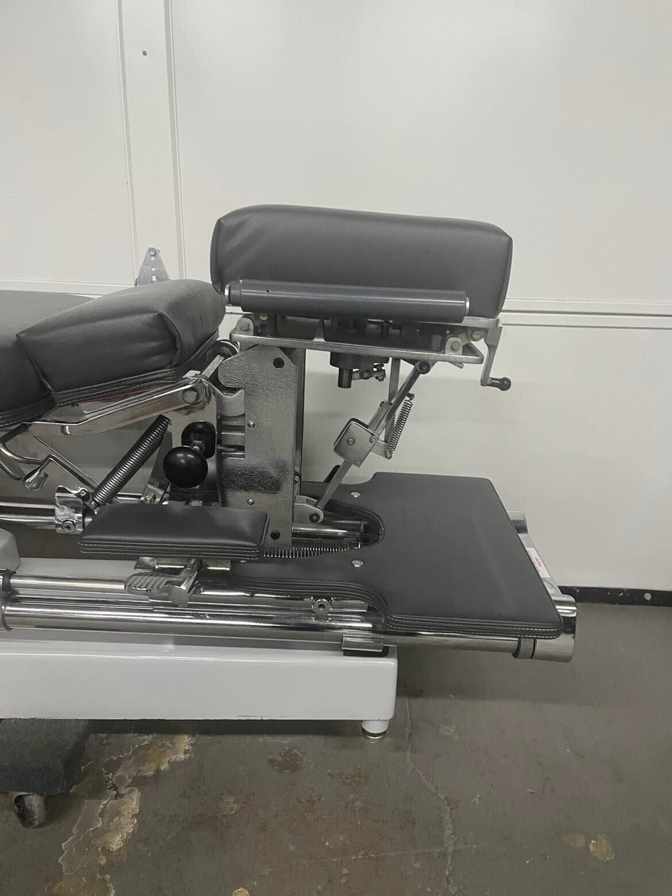 Chiropractic Zenith III 220 HiLo Table Pelvic Drop Cervical Drop NEW ...