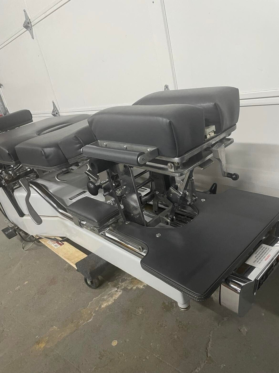 Chiropractic Zenith III 220 HiLo Table Pelvic Drop Cervical Drop NEW ...