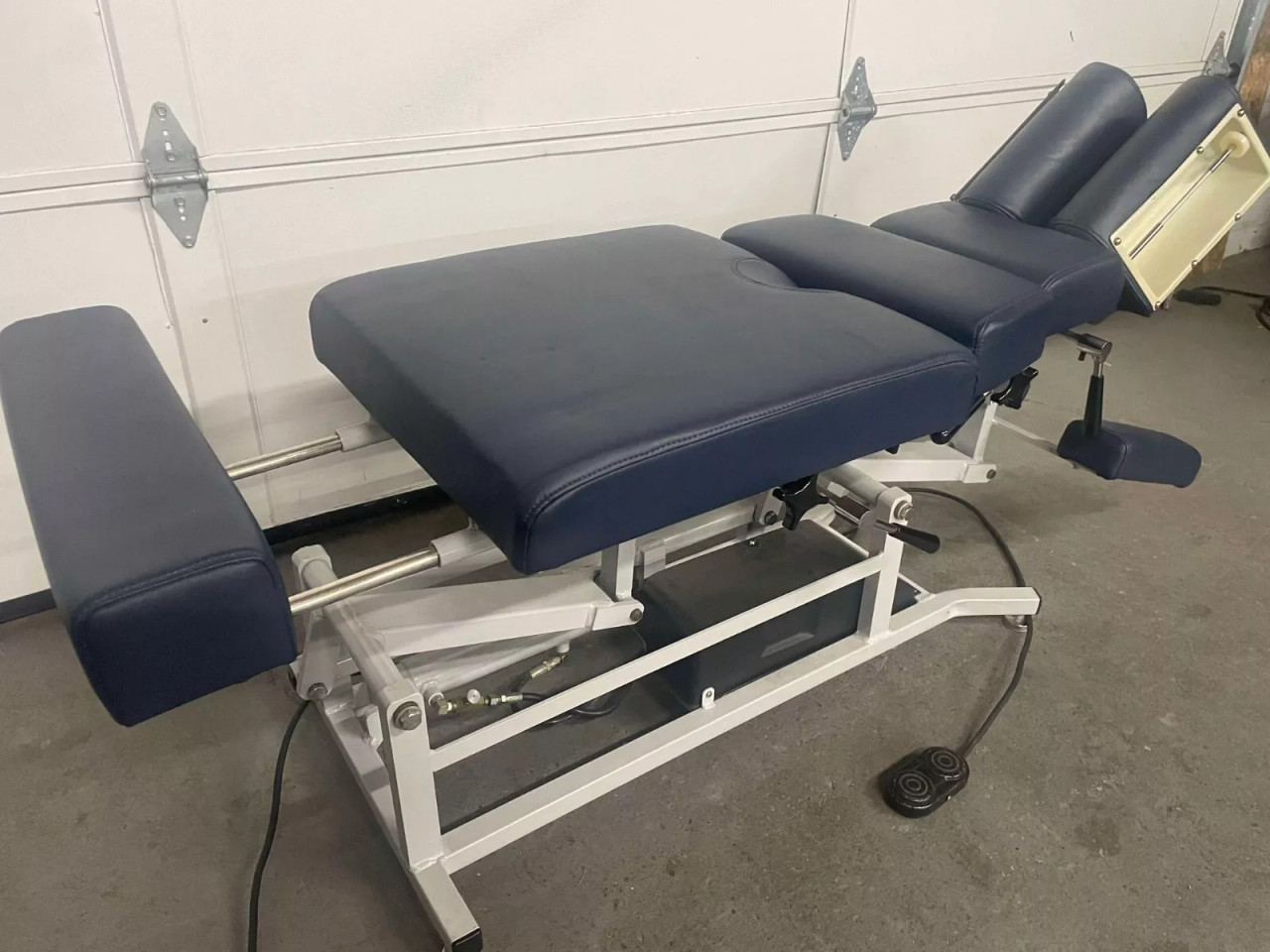 Lloyd 402 Elevation Adjusting Chiropractic Table Thoracic/Lumbar/Pelvic ...