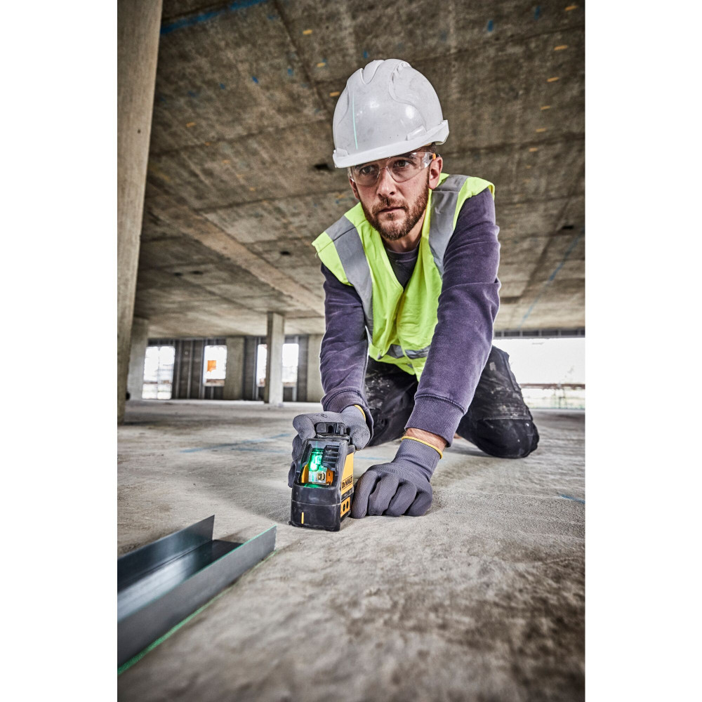 DeWalt Self-Levelling Cross Line Green Laser Level with Carry Case ...