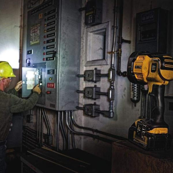 DeWalt DCL043-XJ 18v XR Cordless LED Spotlight Torch | Toolforce.ie